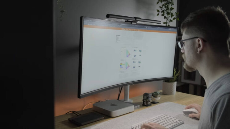 Curved Monitor: 11 Pros And Cons - Should You Get It Or Not?
