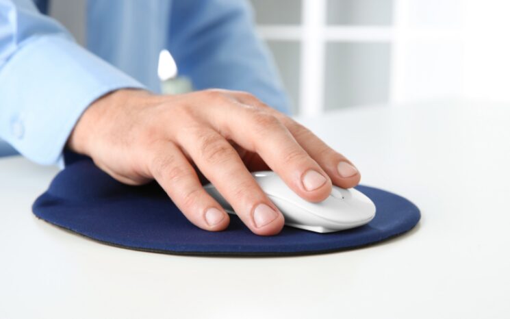 12 Alternative Things To Use As a Mousepad - With DIY Making Process