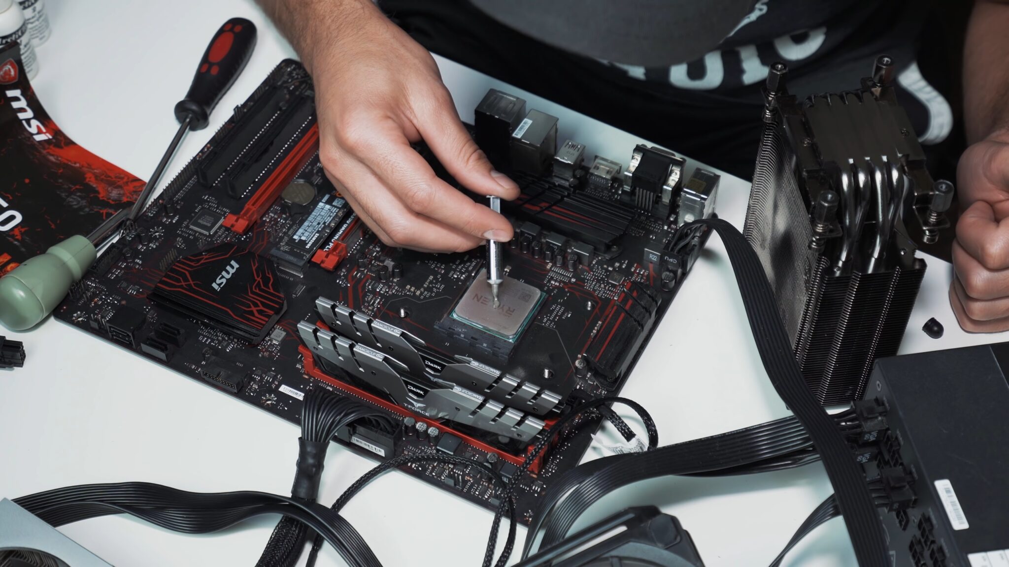 Yellow Light On Motherboard: Fix 3 More Light Error Indicators!