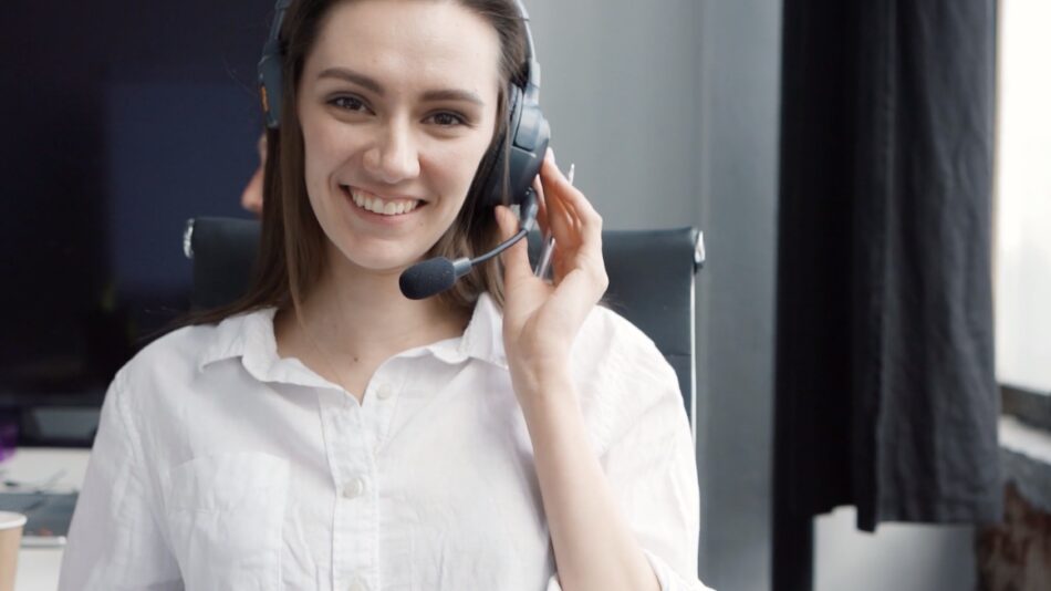 How to Become an Effective Customer Service Agent - 2024 Guide - Alt Gov