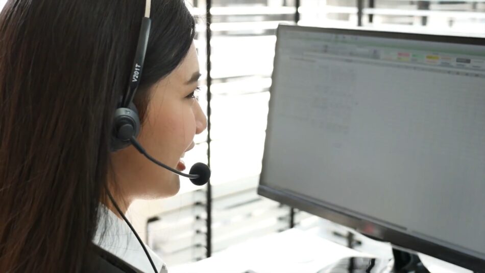 How to Become an Effective Customer Service Agent - 2024 Guide - Alt Gov